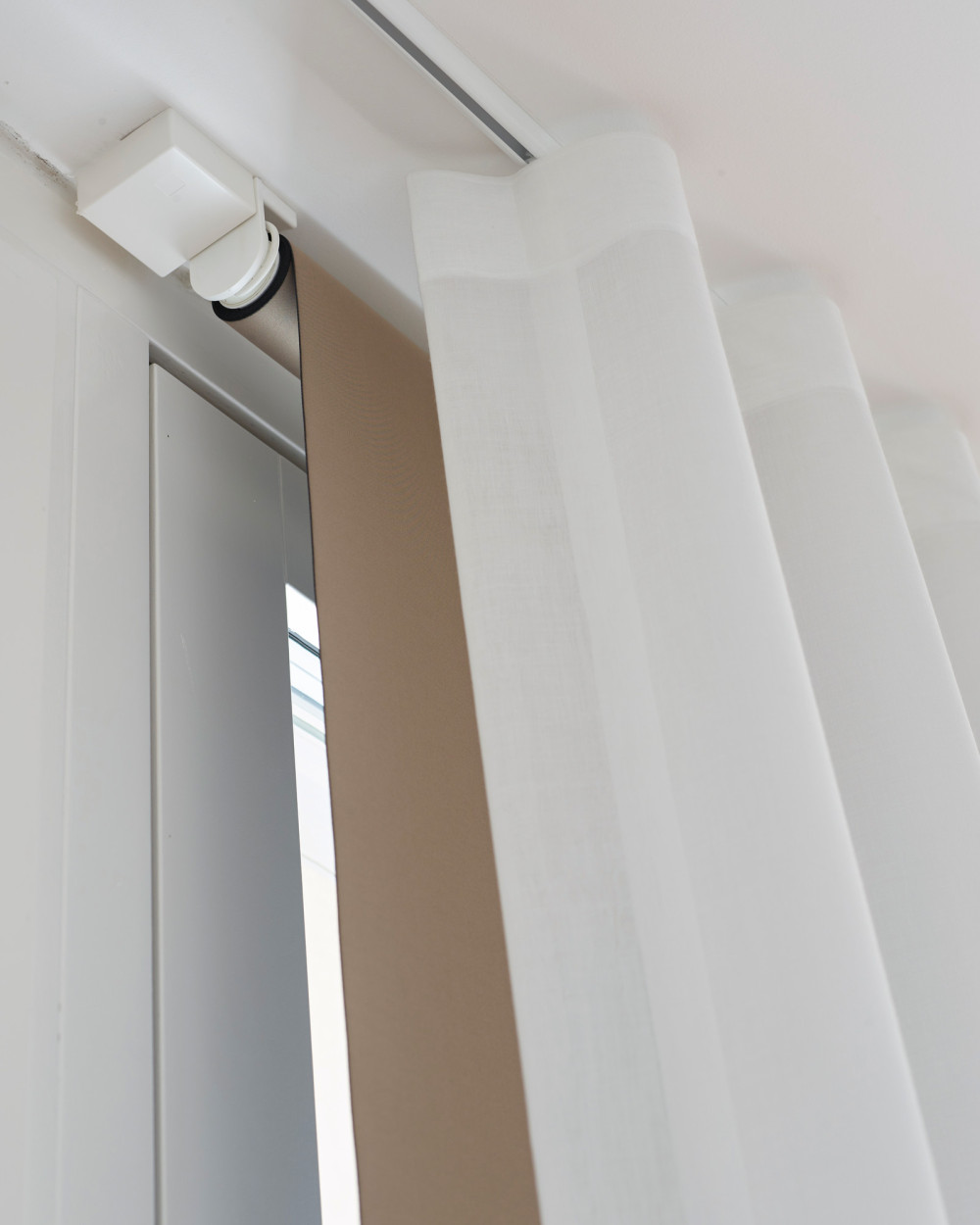 Quiet Mark | Silent Gliss Motorised Roller Blind Systems